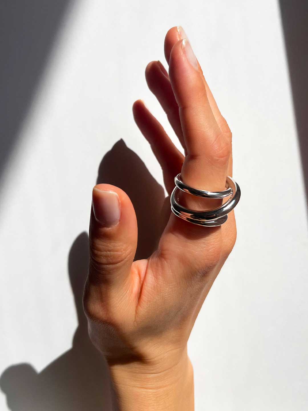 Charlotte Chesnais(シャルロット シェネ) | トリプレット リング - シルバー | ESCAPERS ONLINE(エスケーパーズ オンライン)公式通販サイト